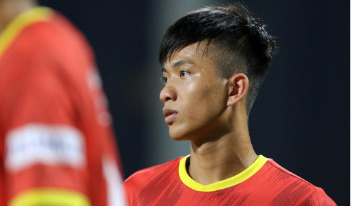 Phan Văn Đức nhận “lót tay” 10,5 tỷ đồng từ SLNA, vợ xinh tiết lộ bất