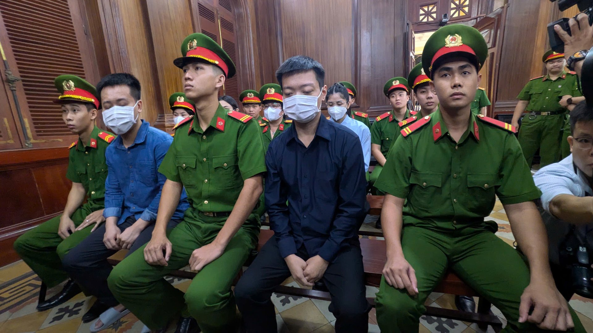 Hoa hậu Thùy Tiên, Quang Linh Vlogs, Hằng Du Mục